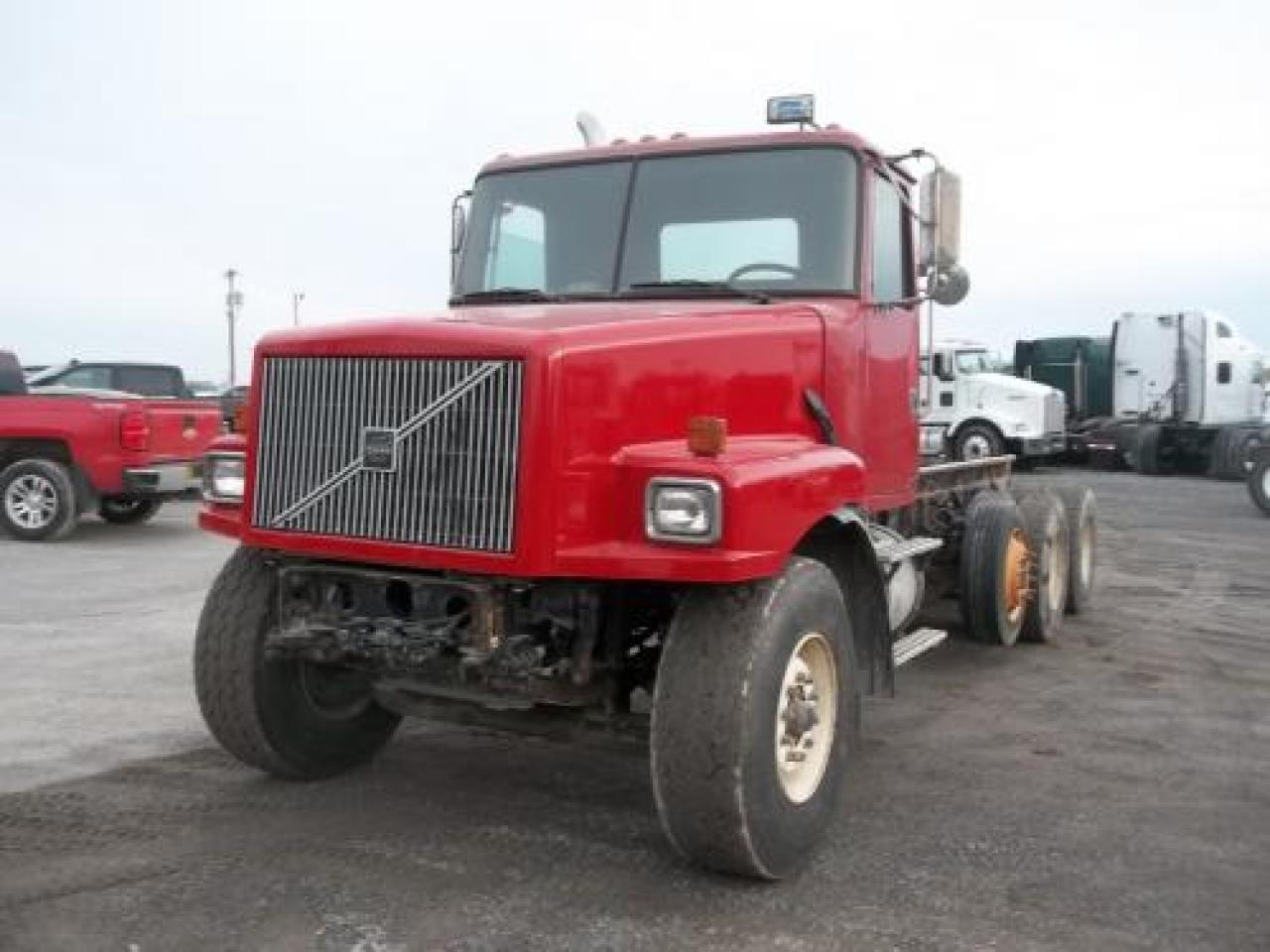Used 2000 VOLVO WG For Sale in Caledonia, NY 14423 - Grape 4.9