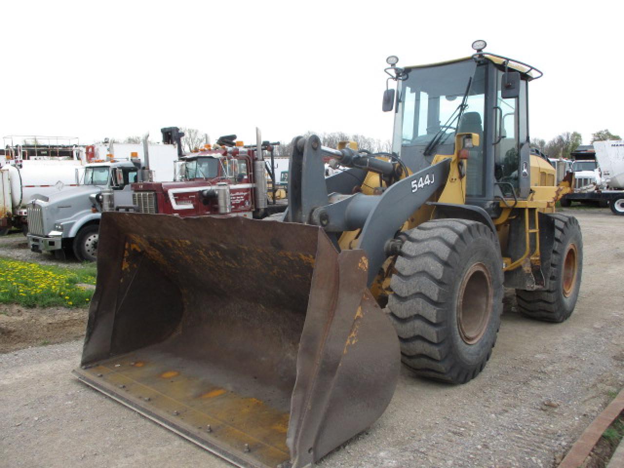 Used 2005 JOHN DEERE 544J For Sale in Caledonia, NY 14423 - Grape 4.9